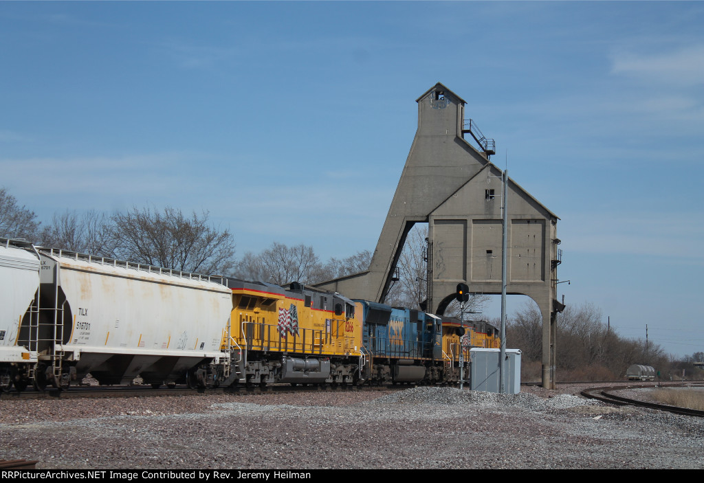 UP 8136 & others (5)